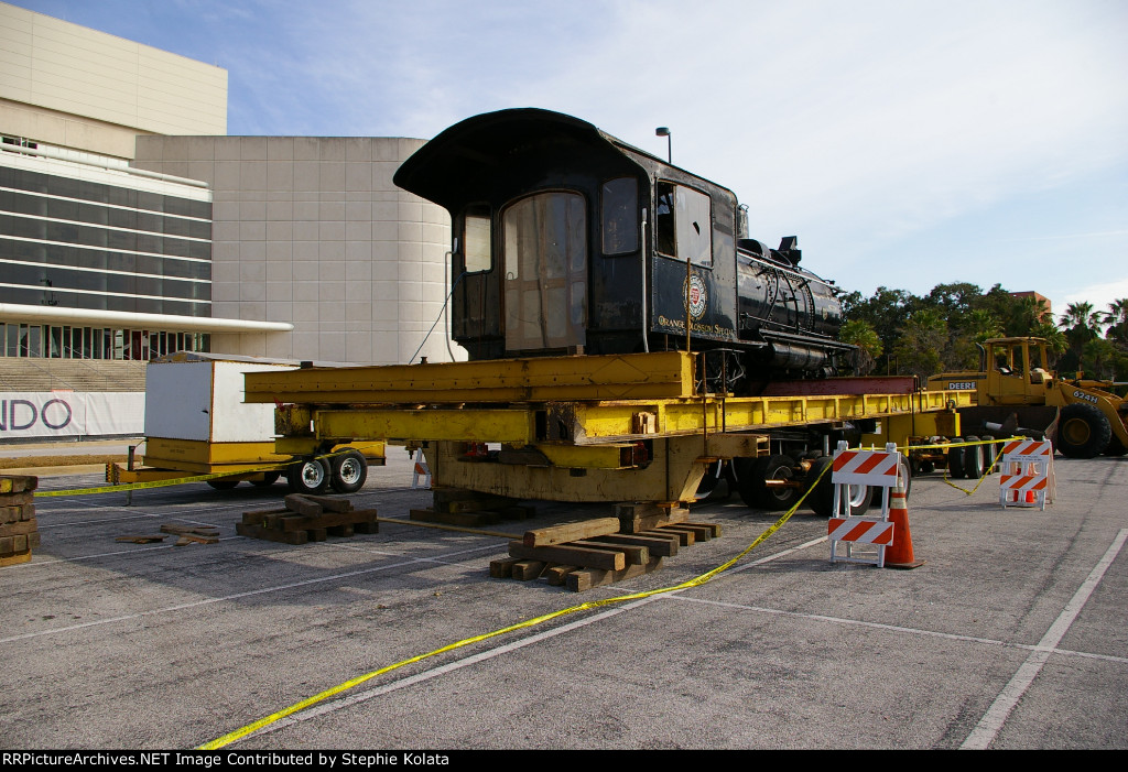 SLSF 3749 CAB BEING SUPPORT ON THE TRAILER